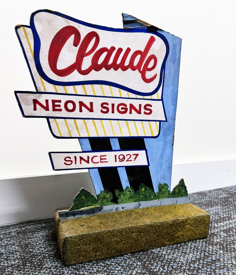 The American Sign Museum - The Journal of Antiques and Collectibles
