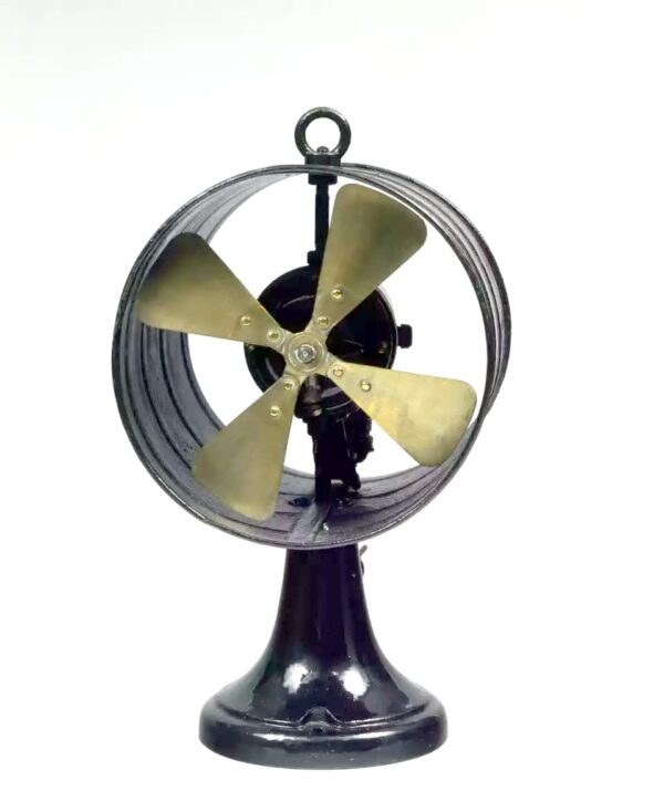 Vintage Fans That Define Summer Décor